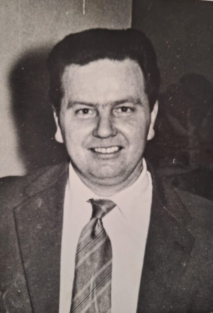 Hamish Grant - Red Plaque